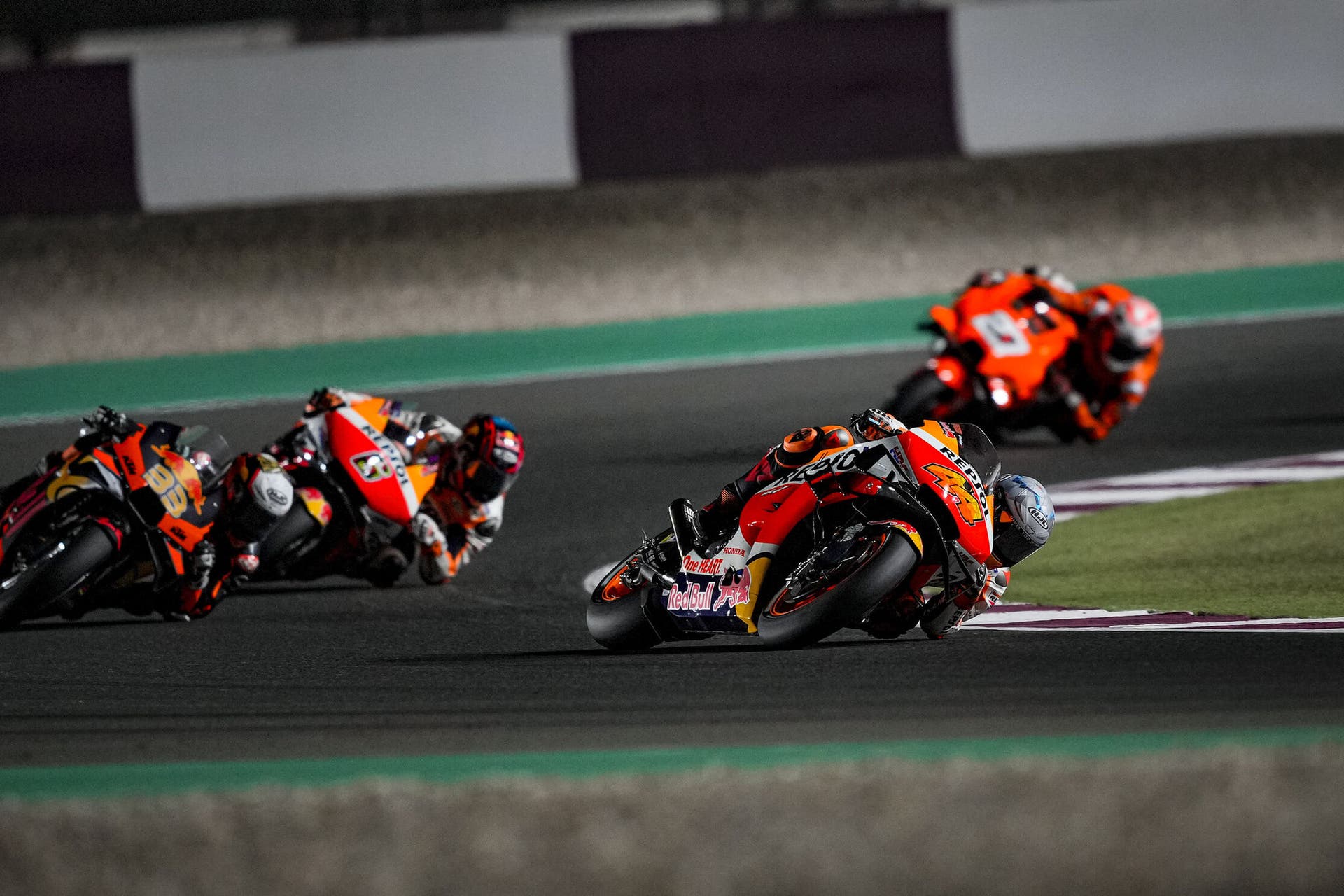 卡塔尔 MotoGP 国际摩托车大奖赛——见证卡塔尔赛事的高燃时刻 | Visit Qatar (卡塔尔旅游)